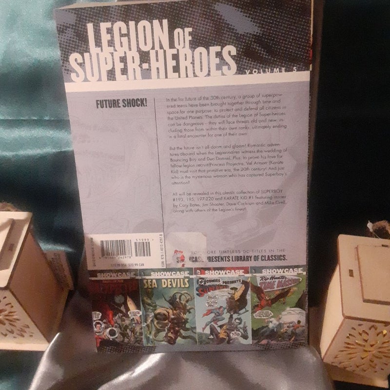 The Legion of Super-Heroes by Cary Bates, Paperback | Pangobooks