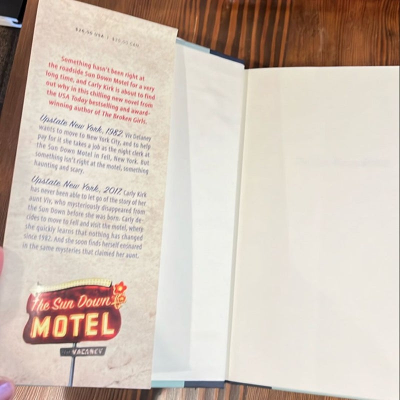 The Sun down Motel by Simone St. James, Hardcover | Pangobooks