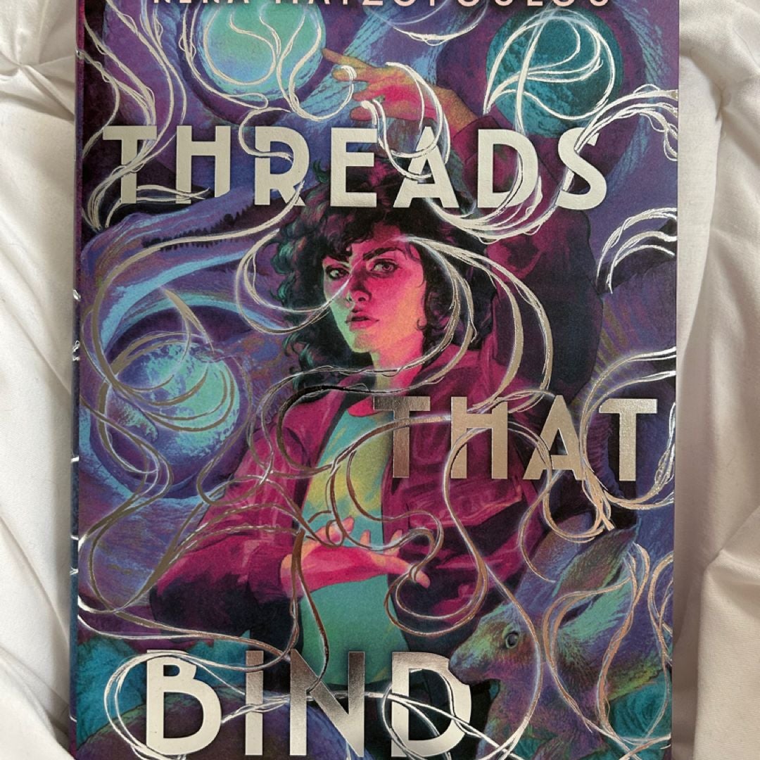 Threads That Bind Fairyloot Edition by Kika Hatzopoulou, Hardcover | Pangobooks