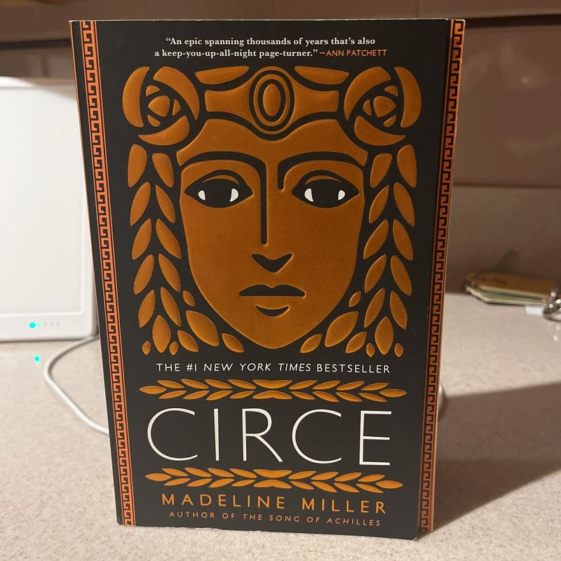 Circe by Madeline Miller, Paperback | Pangobooks
