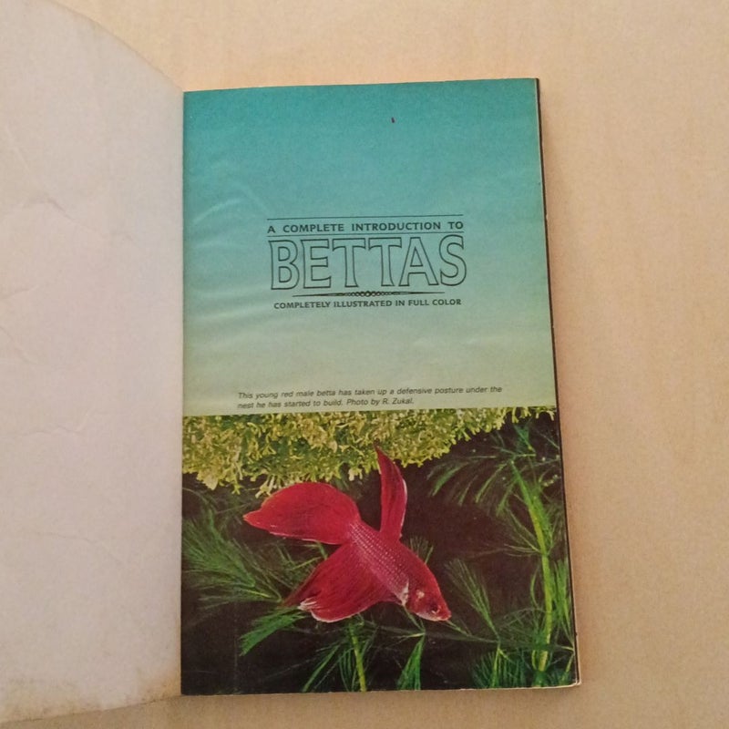 Bettas A Complete Introduction by Walt Maurus, Paperback | Pangobooks