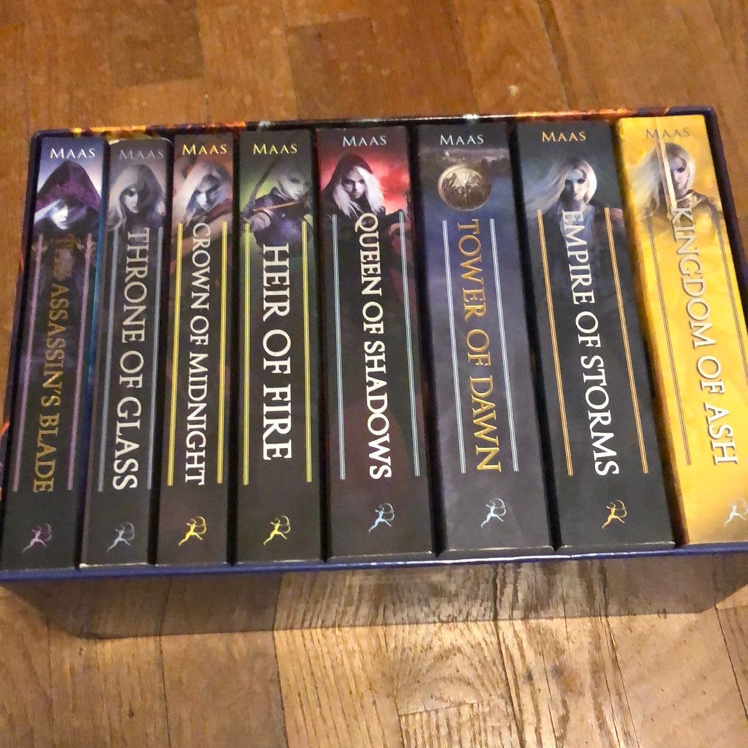 Throne of Glass Paperback Box Set by Sarah J. Maas, Paperback | Pangobooks