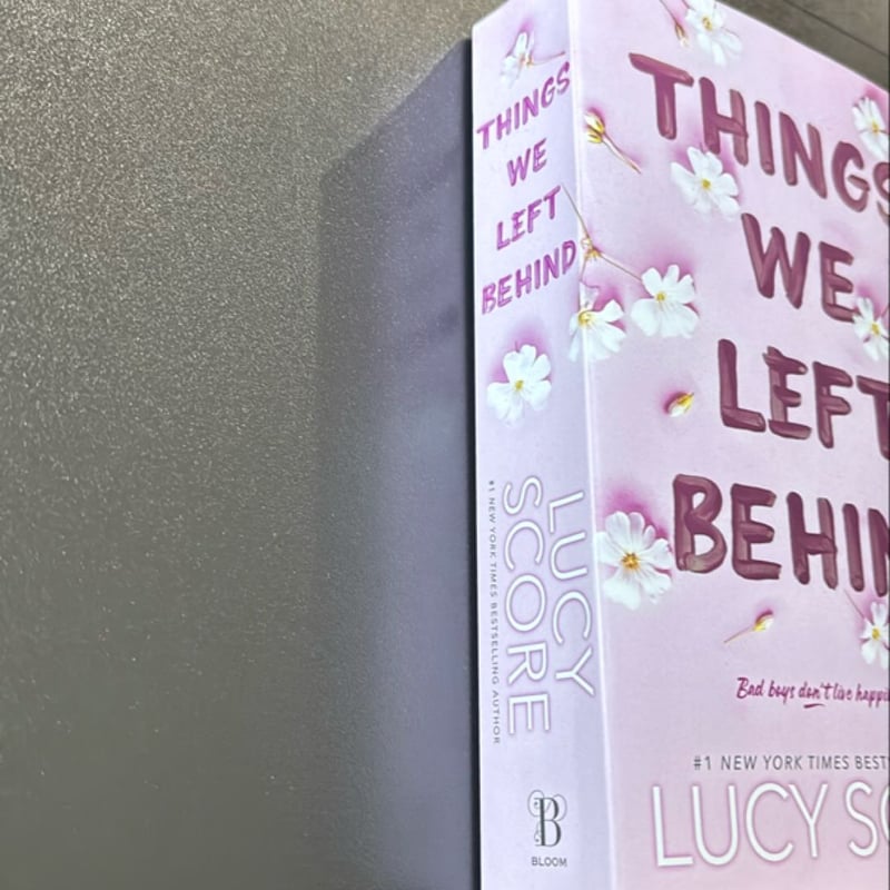 Things We Left Behind by Lucy Score, Paperback | Pangobooks