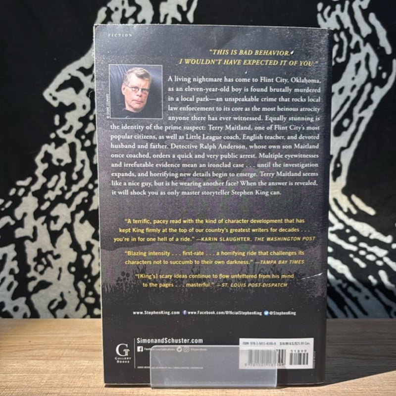 The Outsider by Stephen King, Paperback | Pangobooks
