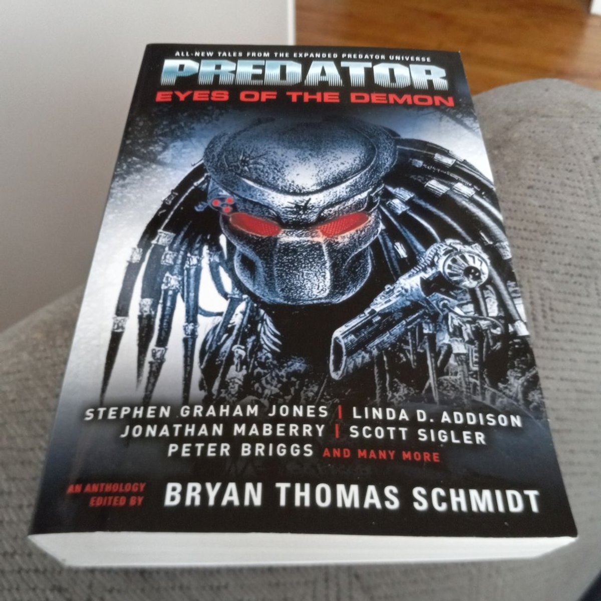 Predator: Eyes of the Demon by Scott Sigler, Stephen Graham Jones, Kim ...