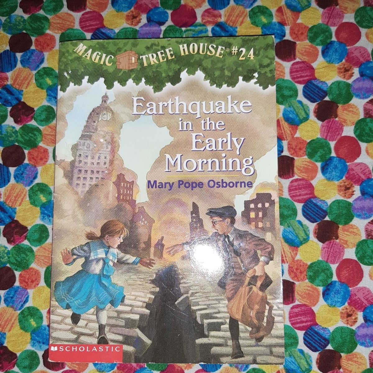 Magic Tree House Earthquake in the Early Morning by Mary Pope Osborne