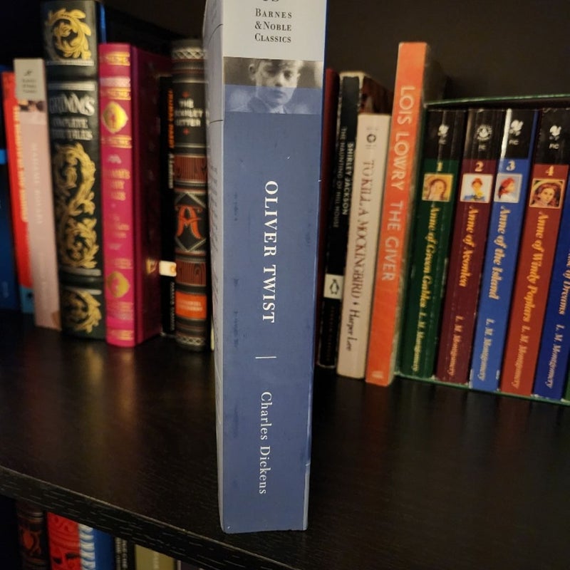 Oliver Twist by Charles. Dickens; Jill Muller, Paperback | Pangobooks