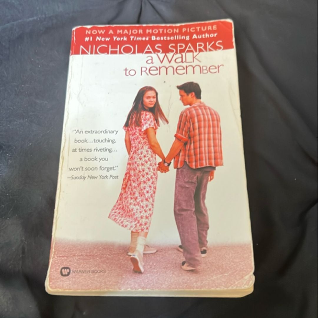 A Walk to Remember by Nicholas Sparks, Paperback | Pangobooks