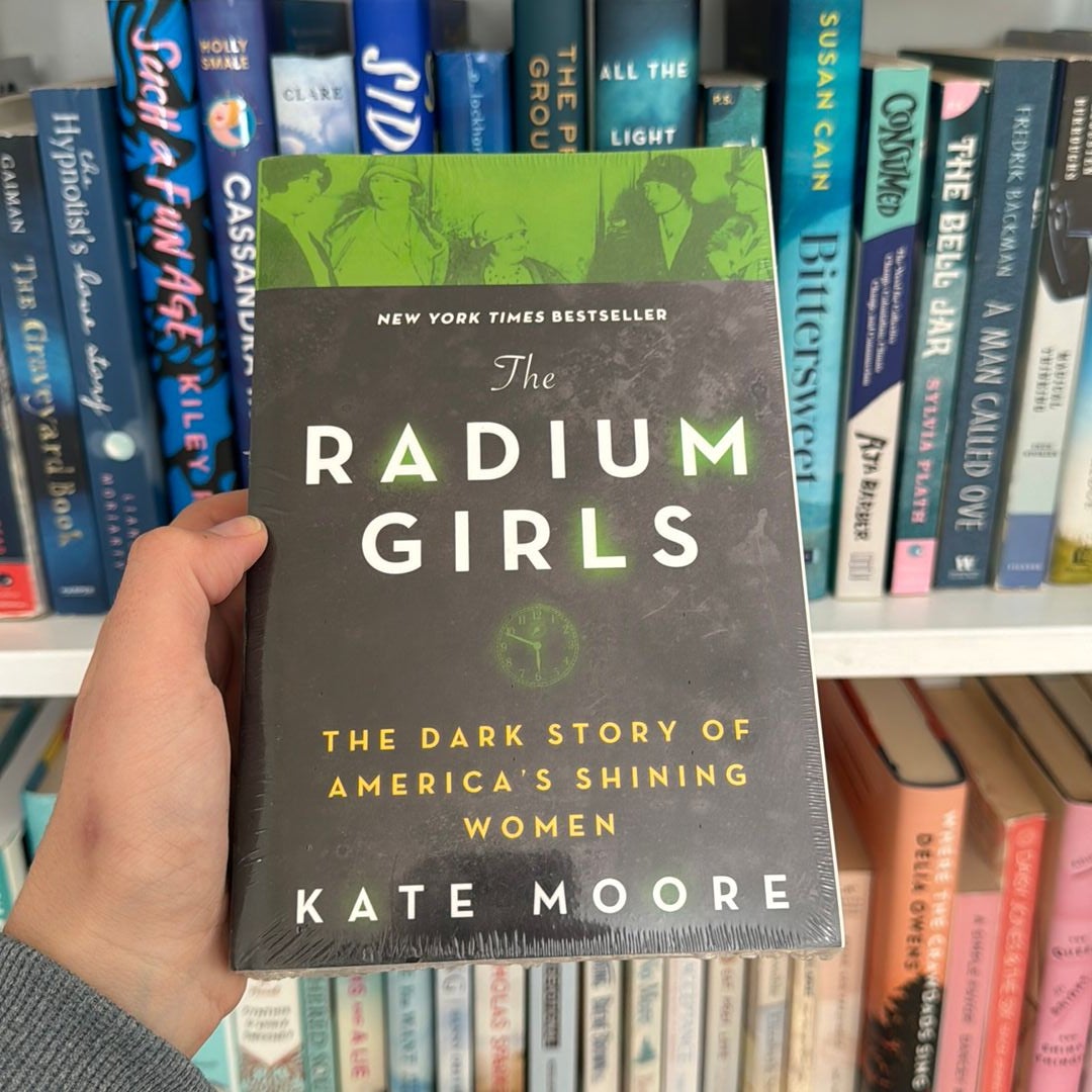 The Radium Girls by Kate Moore, Paperback | Pangobooks