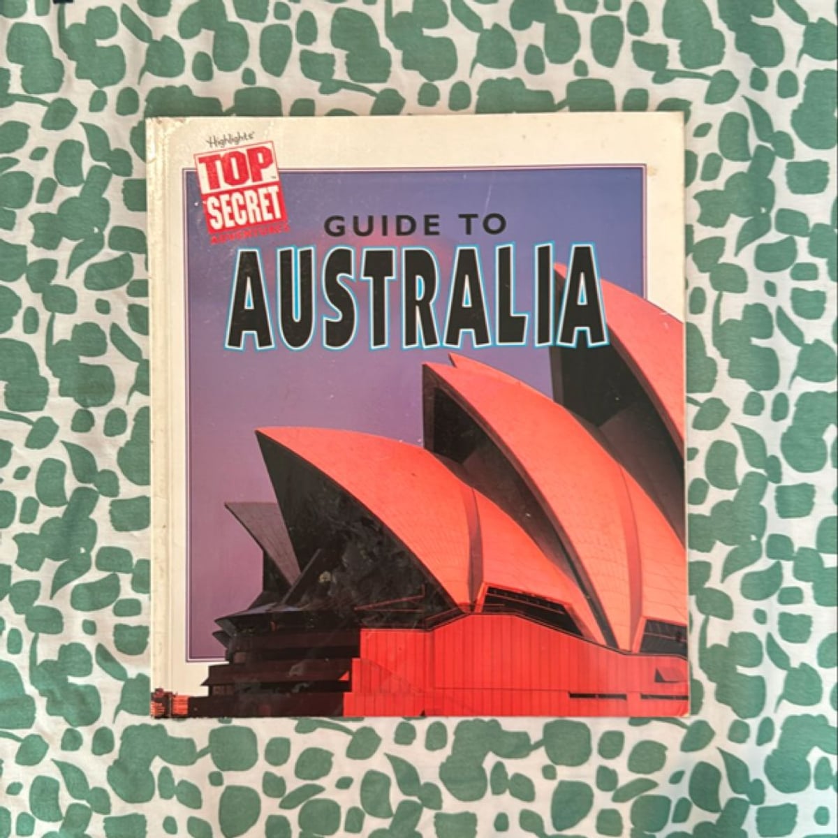 Guide to Australia by Michael March, Paperback | Pangobooks