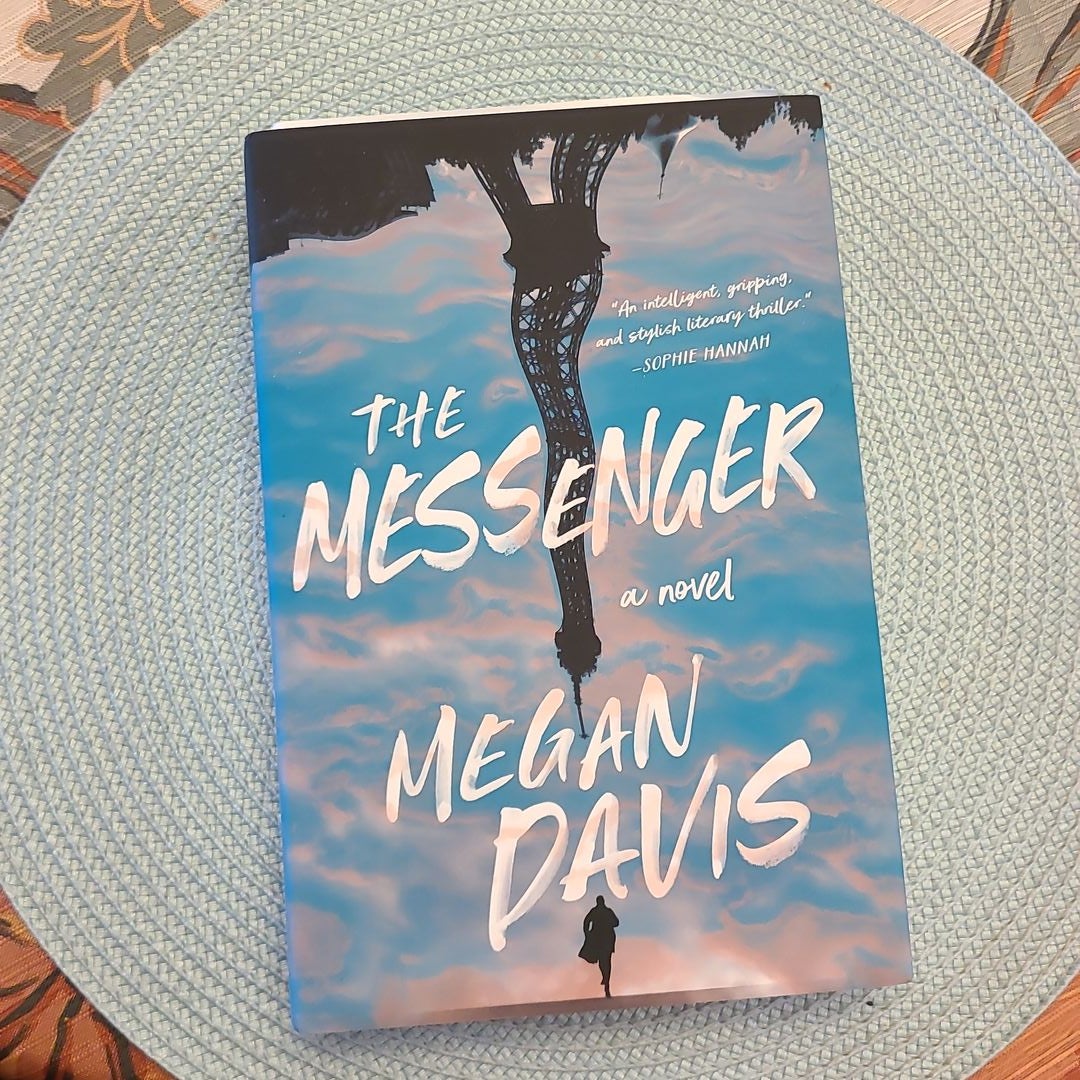The Messenger by Megan Davis, Hardcover | Pangobooks