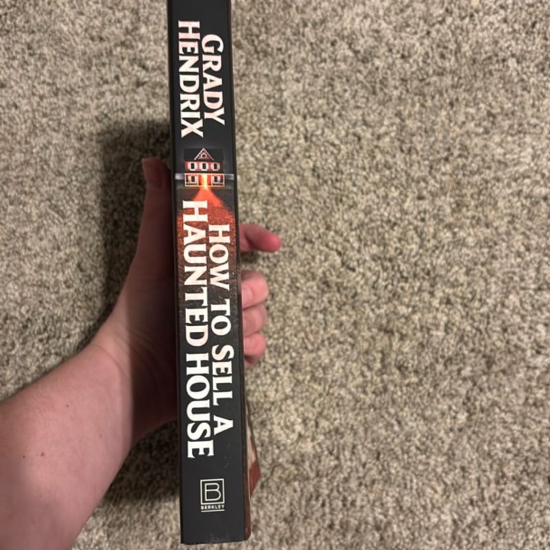 How to Sell a Haunted House by Grady Hendrix, Paperback | Pangobooks