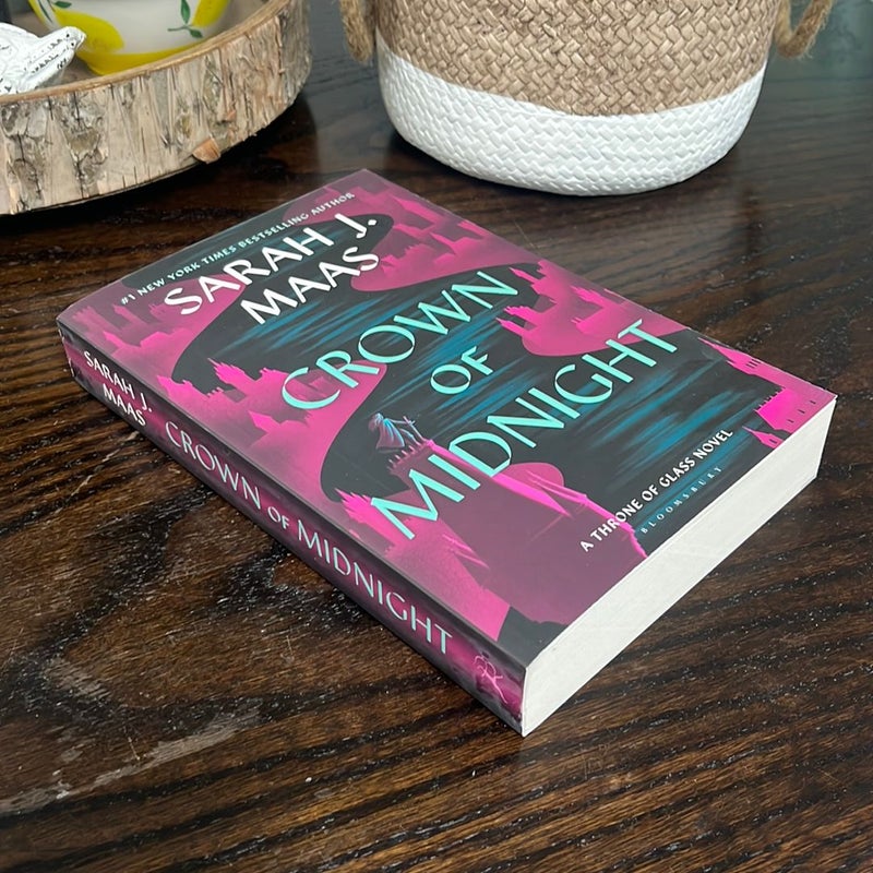 Crown of Midnight by Sarah J. Maas, Paperback | Pangobooks