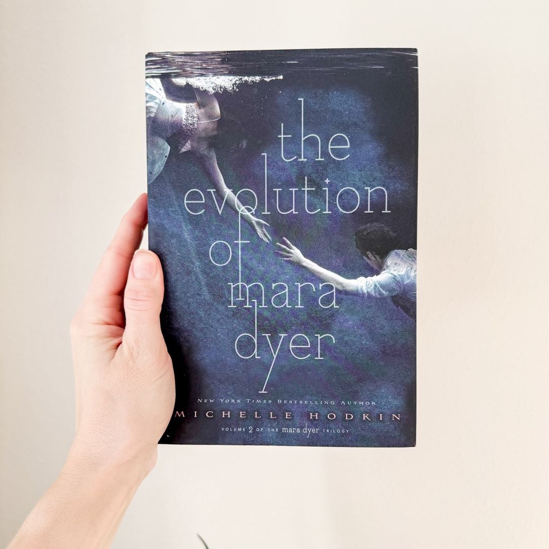 The Evolution of Mara Dyer by Michelle Hodkin, Hardcover | Pangobooks