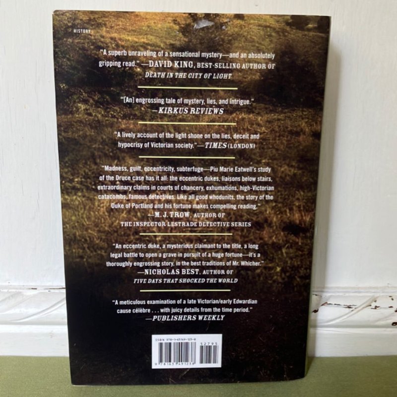 The Dead Duke, His Secret Wife, and the Missing Corpse by Piu Marie Eatwell