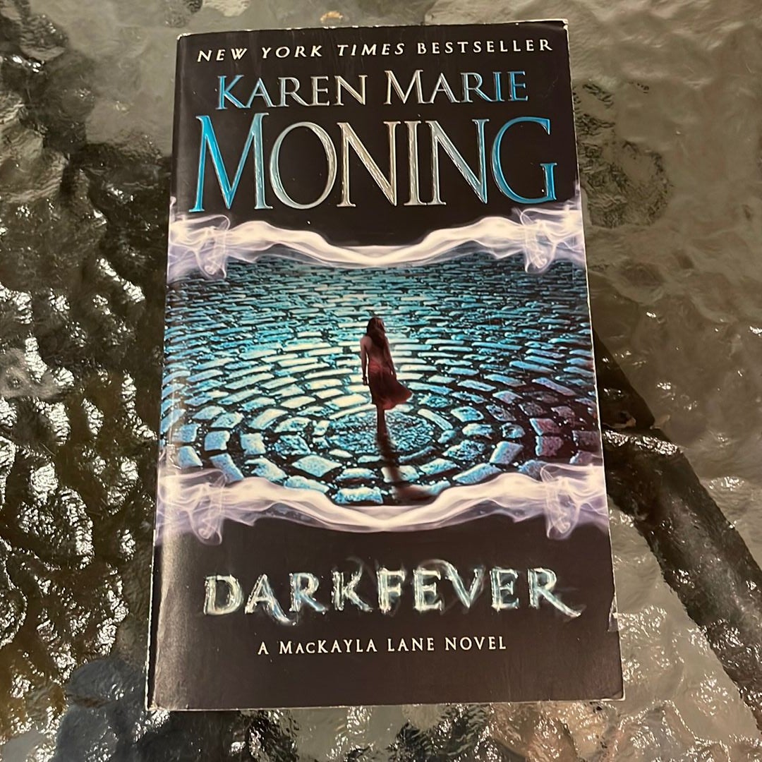 Darkfever by Karen Marie Moning, Paperback | Pangobooks