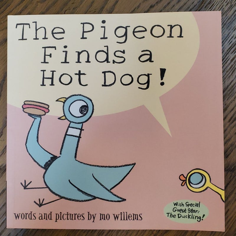 The Pigeon Finds a Hot Dog! by Mo Willems, Paperback | Pangobooks
