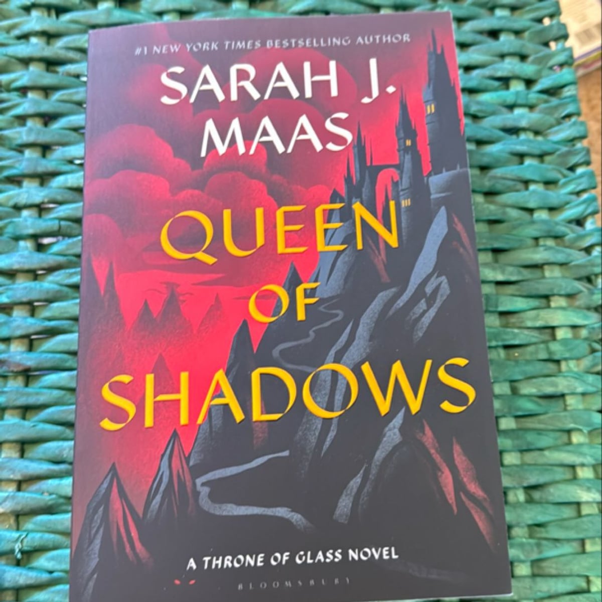 Queen of Shadows by Sarah J. Maas, Paperback | Pangobooks