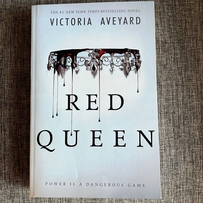 Red Queen by Victoria Aveyard, Paperback | Pangobooks