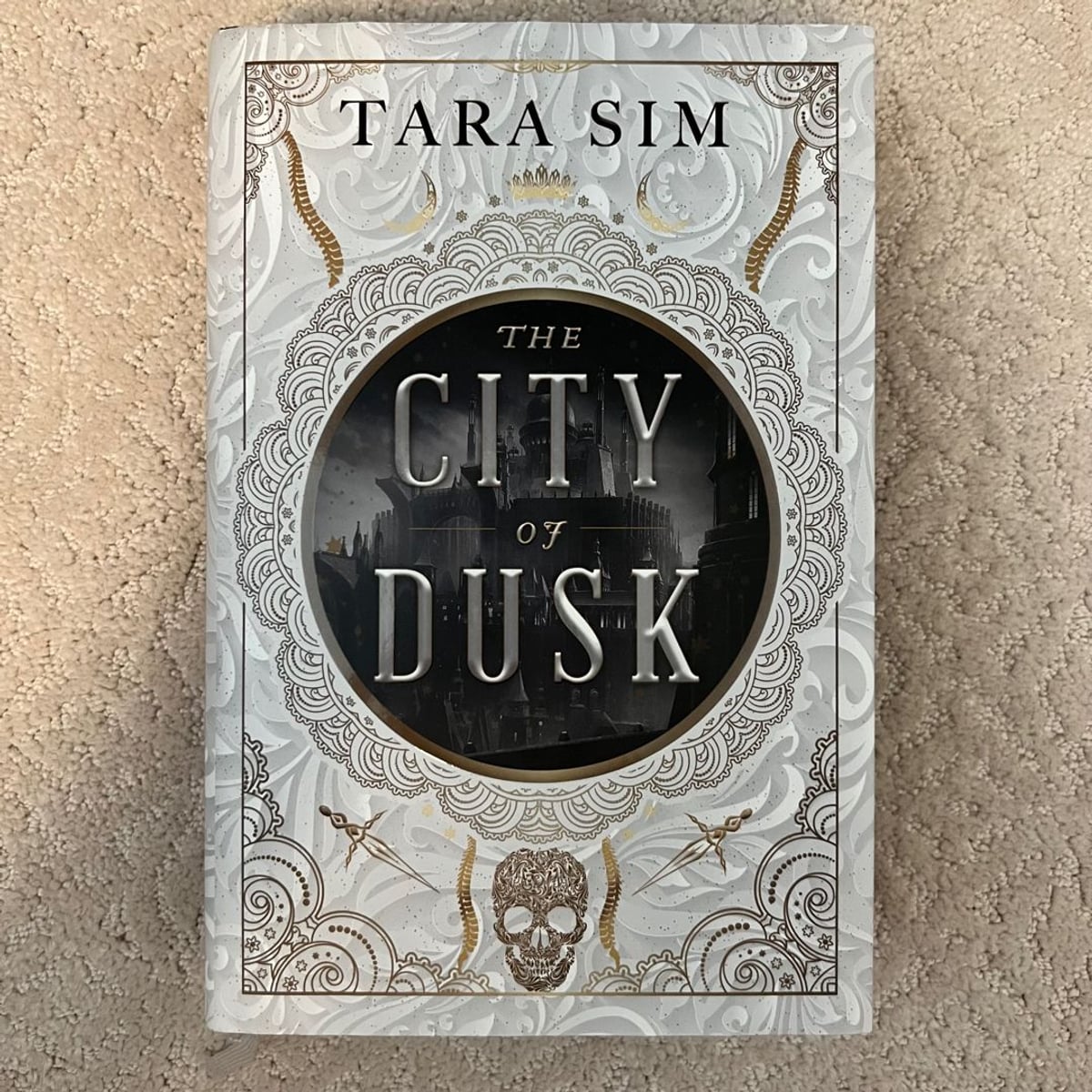 City of Dusk (FAIRYLOOT) by Tara Sim, Hardcover | Pangobooks