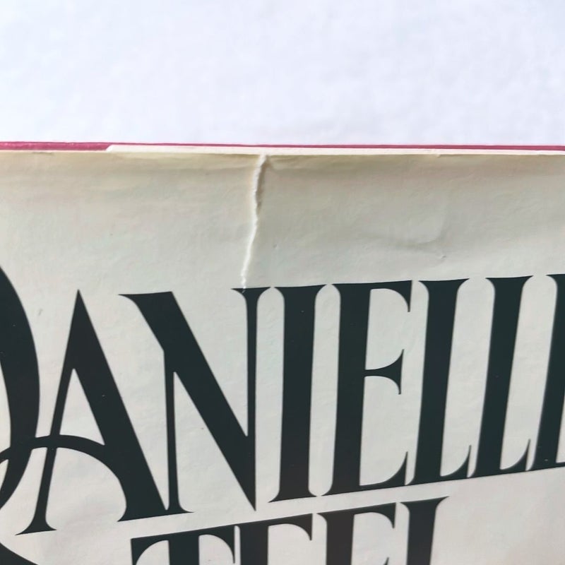 Fine Things by Danielle Steel, Hardcover | Pangobooks