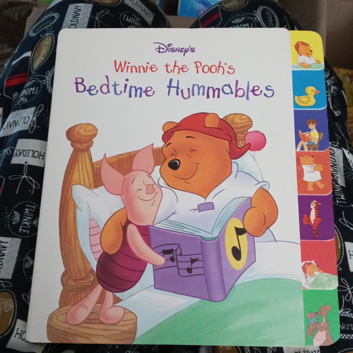 Winnie the Pooh's Bedtime Hummables by Amy Edgar