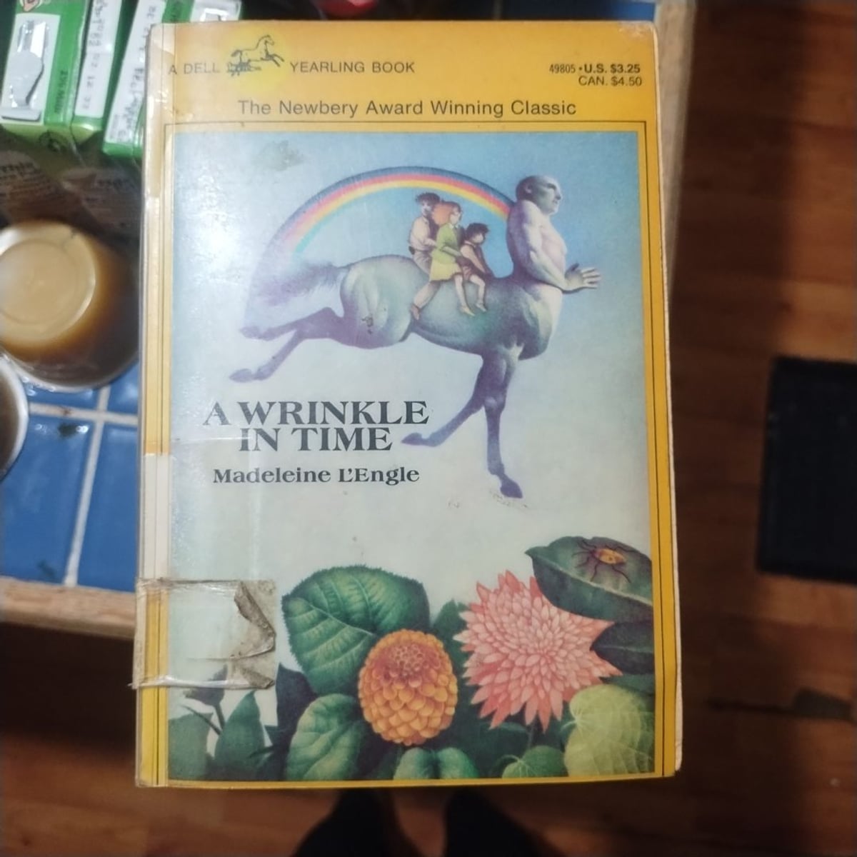 A wrinkle in time by Madeleine L'Engle, Paperback | Pangobooks