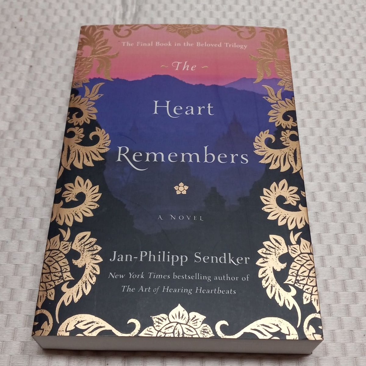 The Heart Remembers by Jan-Philipp Sendker, Paperback | Pangobooks