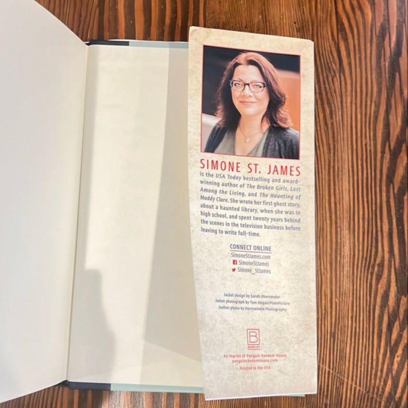 The Sun down Motel by Simone St. James, Hardcover | Pangobooks