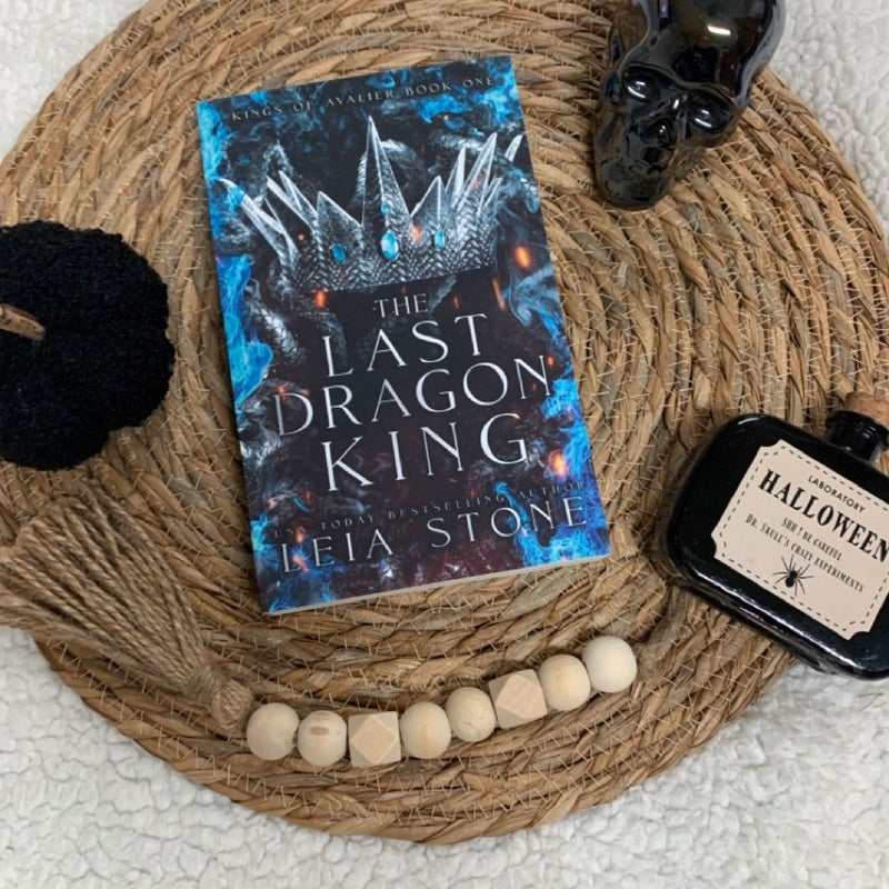 The Last Dragon King by Leia Stone