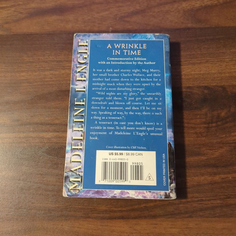 A Wrinkle In Time by Madeleine L'engle, Paperback | Pangobooks