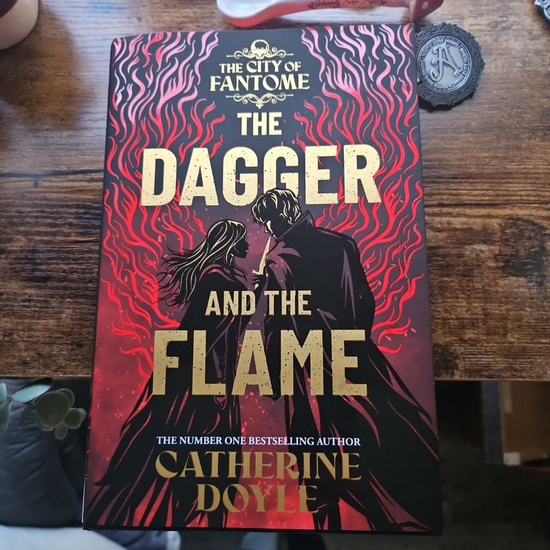 The Dagger and the Flame by Catherine Doyle, Hardcover | Pangobooks
