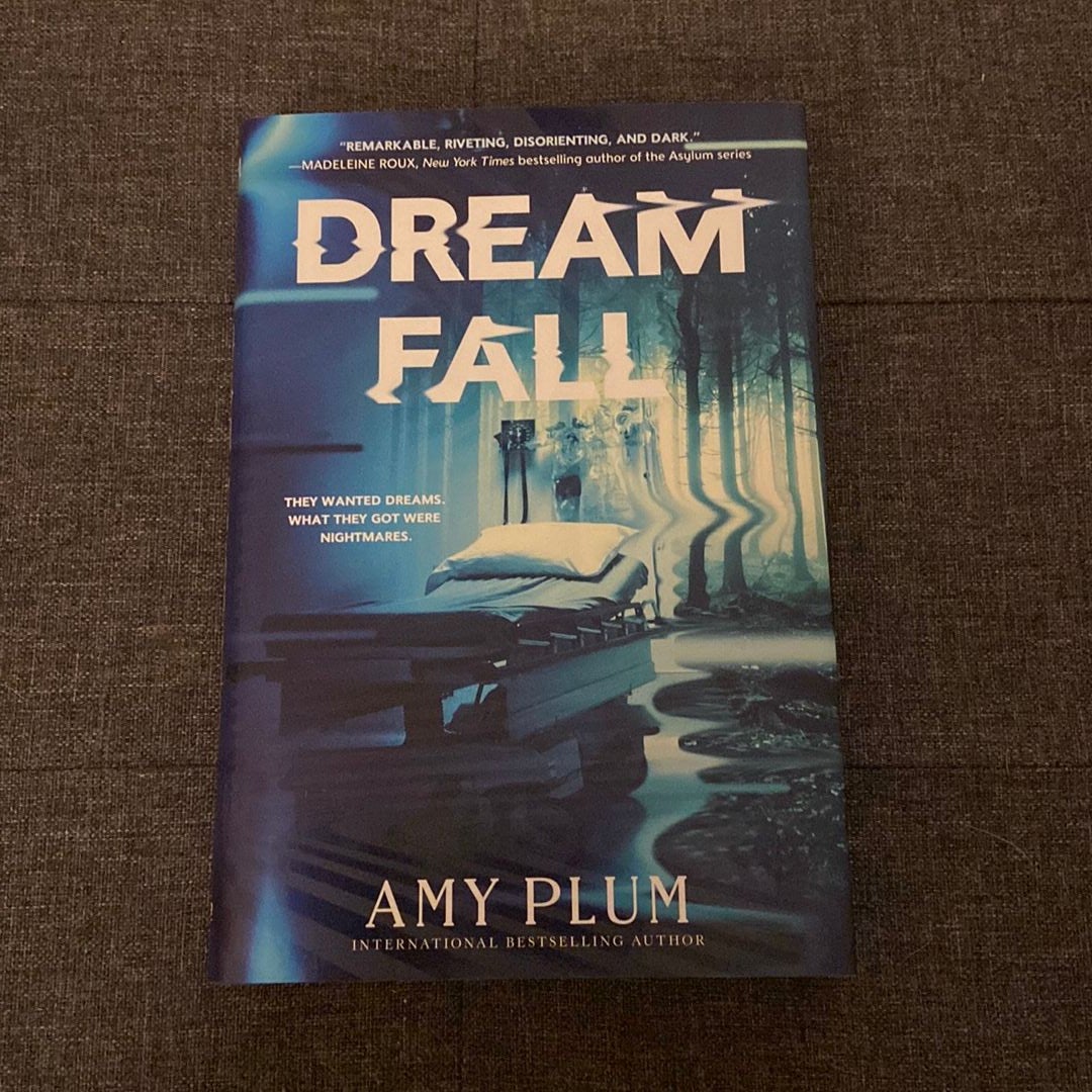 Dreamfall by Amy Plum, Hardcover | Pangobooks