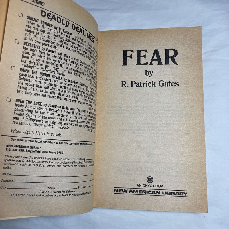 Fear by R Patrick Gates, Paperback | Pangobooks