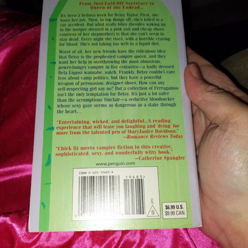 Undead and Unwed by Mary Janice Davidson , Paperback | Pangobooks