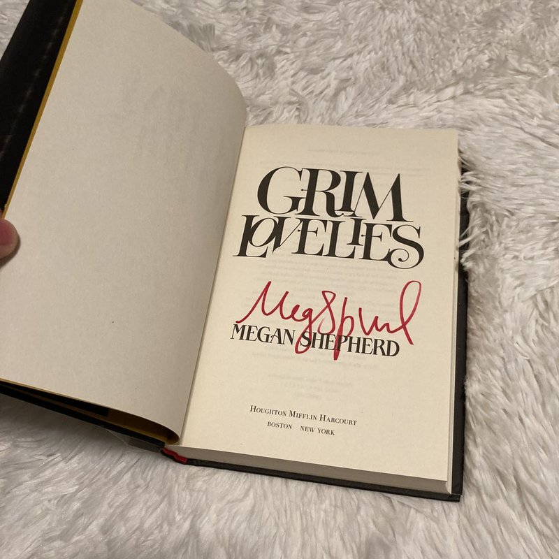 Grim Lovelies by Megan Shepherd, Hardcover | Pangobooks