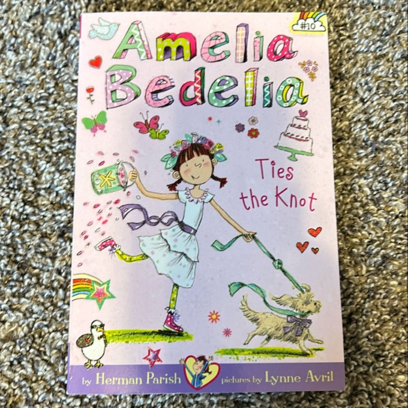 Amelia Bedelia Chapter Book #10: Amelia Bedelia Ties the Knot by Herman ...