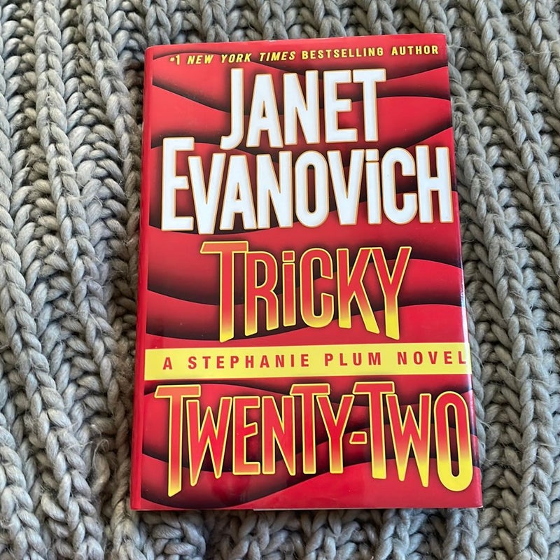 Tricky Twenty-Two by Janet Evanovich, Hardcover | Pangobooks