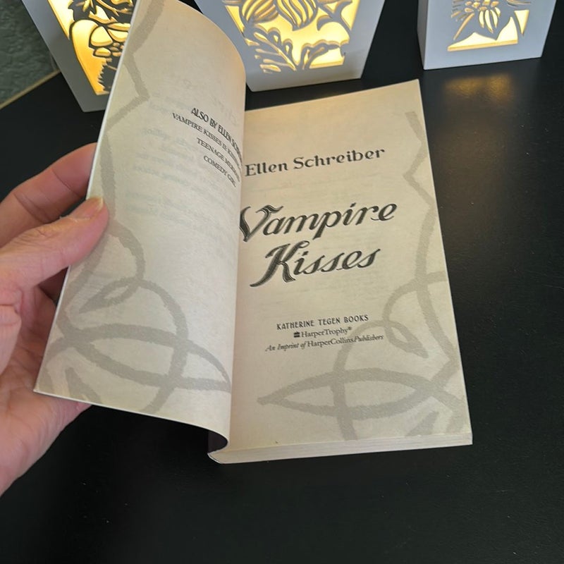 Vampire Kisses by Ellen Schreiber, Paperback | Pangobooks