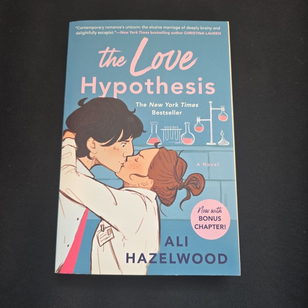The Love Hypothesis by Ali Hazelwood, Paperback | Pangobooks