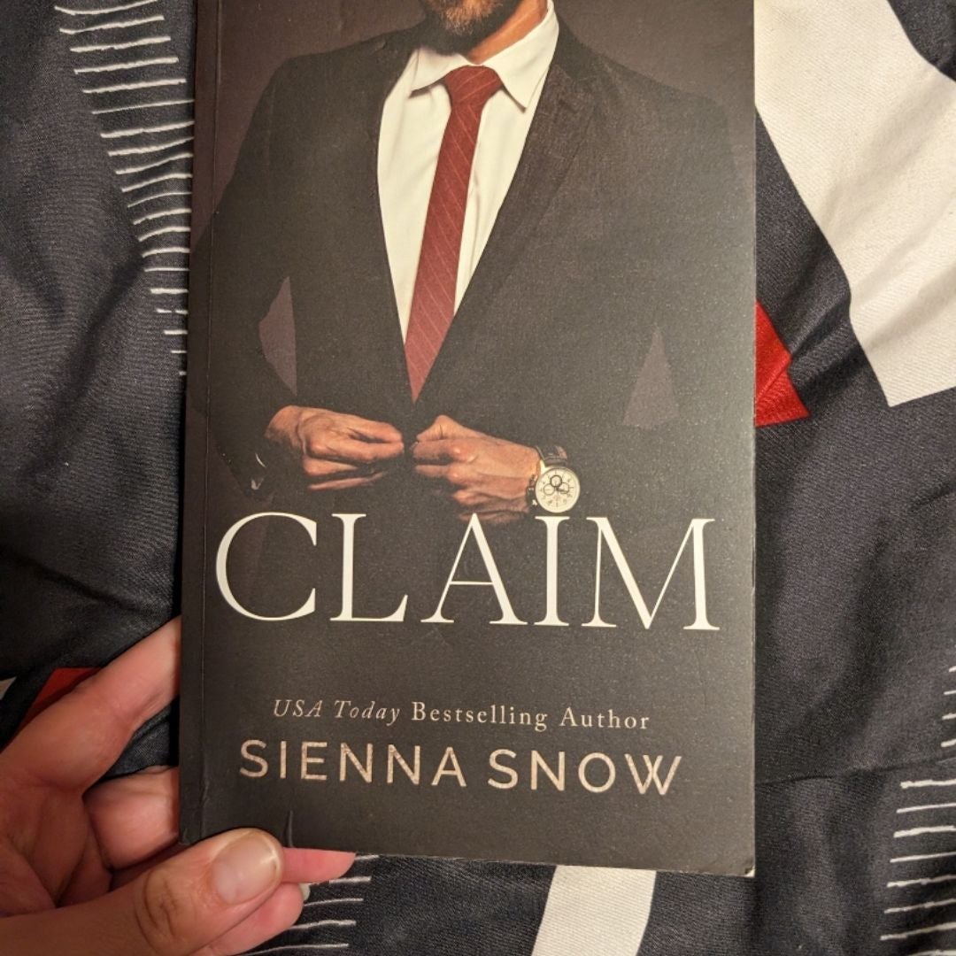 Claim by Sienna Snow, Paperback | Pangobooks