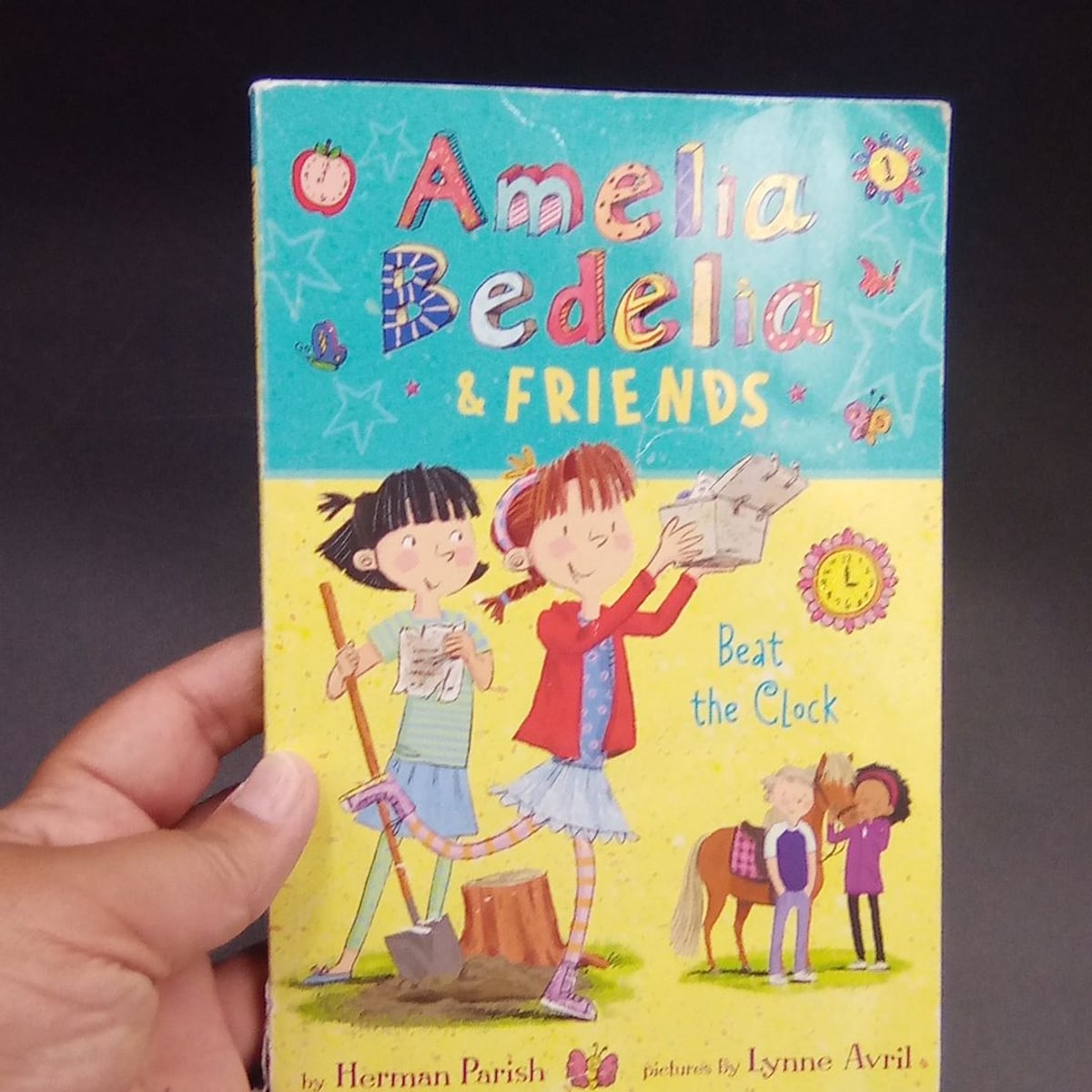 Amelia Bedelia and Friends #1: Amelia Bedelia and Friends Beat the ...