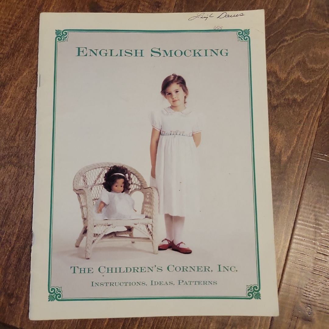 English Smocking by The Children's Corner, Inc., Paperback | Pangobooks