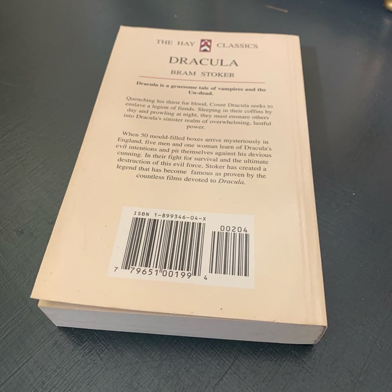 Dracula by Bram Stoker , Paperback | Pangobooks
