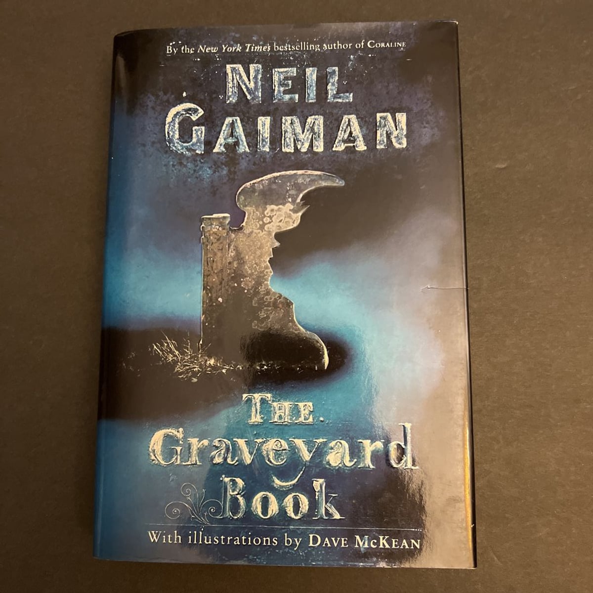 The Graveyard Book by Neil Gaiman, Hardcover | Pangobooks