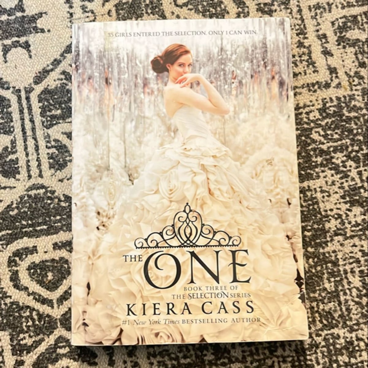 The one (book 3 the selection series) by Kiera Cass, Paperback | Pangobooks