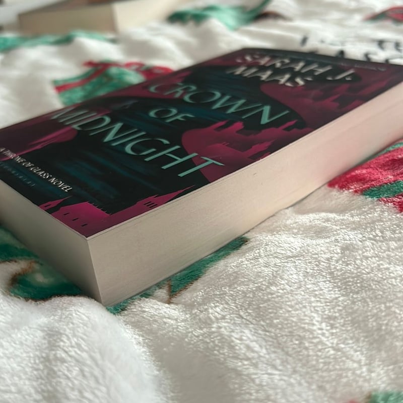 Crown of Midnight by Sarah J. Maas, Paperback | Pangobooks