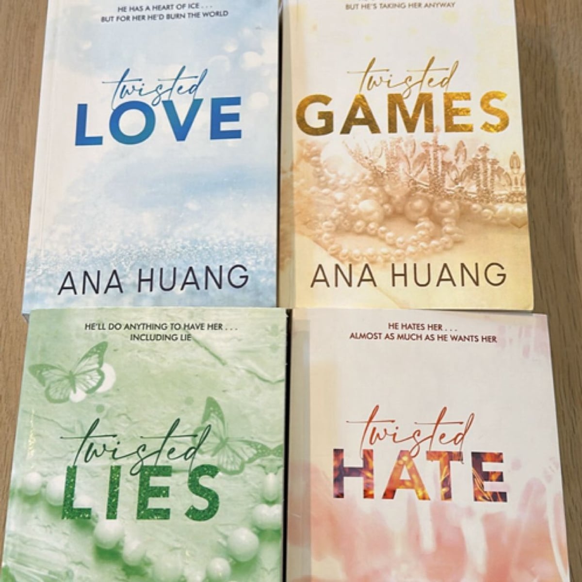Twisted love Series by Ana Huang, Paperback | Pangobooks