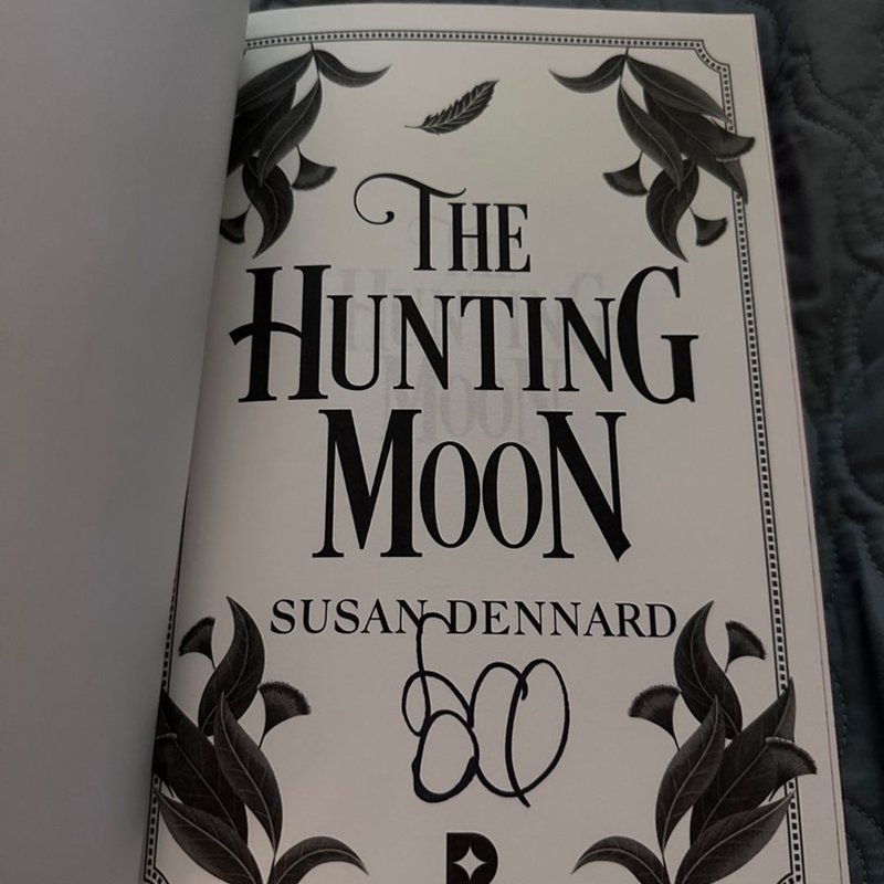 The Hunting Moon by Susan Dennard, Hardcover | Pangobooks