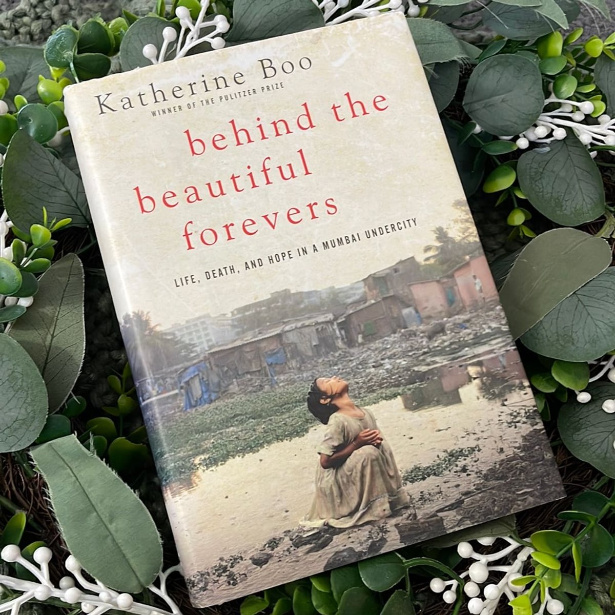 Behind the Beautiful Forevers by Katherine Boo, Hardcover | Pangobooks